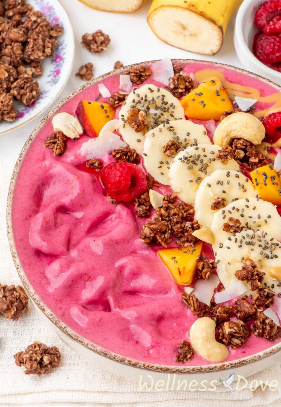 Raspberry Banana Vegan Smoothie Bowl | WellnessDove Raspberry Banana Vegan Smoothie Bowl | WellnessDove